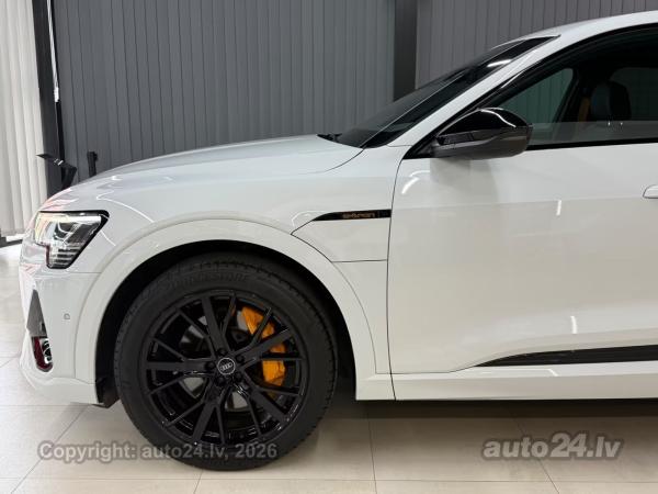 Balts Audi E-Tron 2022 Tallina, ar dzinēja tilpumu 0.00 L un nobraukumu 30 tūkst. km par 39300 €, foto 7 vietnē AUTOMOTO.COM.LV