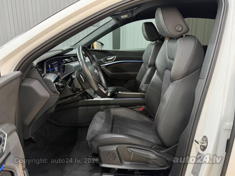 Balts Audi E-Tron 2022 Tallina, ar dzinēja tilpumu 0.00 L un nobraukumu 30 tūkst. km par 39300 €, foto 12 vietnē AUTOMOTO.COM.LV