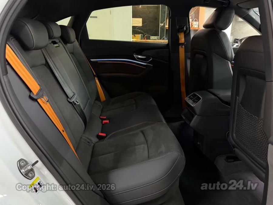 Balts Audi E-Tron 2022 Tallina, ar dzinēja tilpumu 0.00 L un nobraukumu 30 tūkst. km par 39300 €, foto 14 vietnē AUTOMOTO.COM.LV