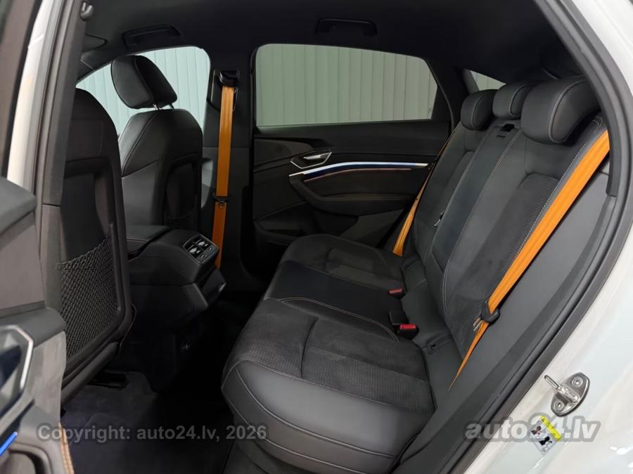 Balts Audi E-Tron 2022 Tallina, ar dzinēja tilpumu 0.00 L un nobraukumu 30 tūkst. km par 39300 €, foto 15 vietnē AUTOMOTO.COM.LV