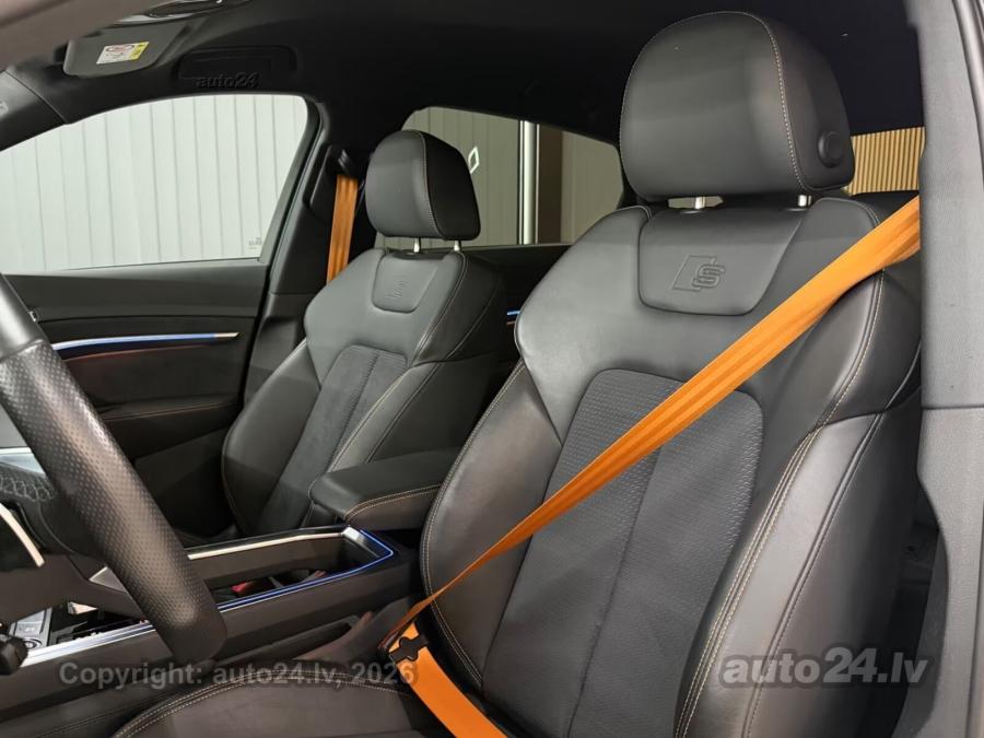 Balts Audi E-Tron 2022 Tallina, ar dzinēja tilpumu 0.00 L un nobraukumu 30 tūkst. km par 39300 €, foto 17 vietnē AUTOMOTO.COM.LV
