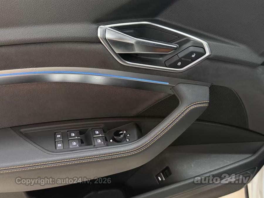 Balts Audi E-Tron 2022 Tallina, ar dzinēja tilpumu 0.00 L un nobraukumu 30 tūkst. km par 39300 €, foto 18 vietnē AUTOMOTO.COM.LV