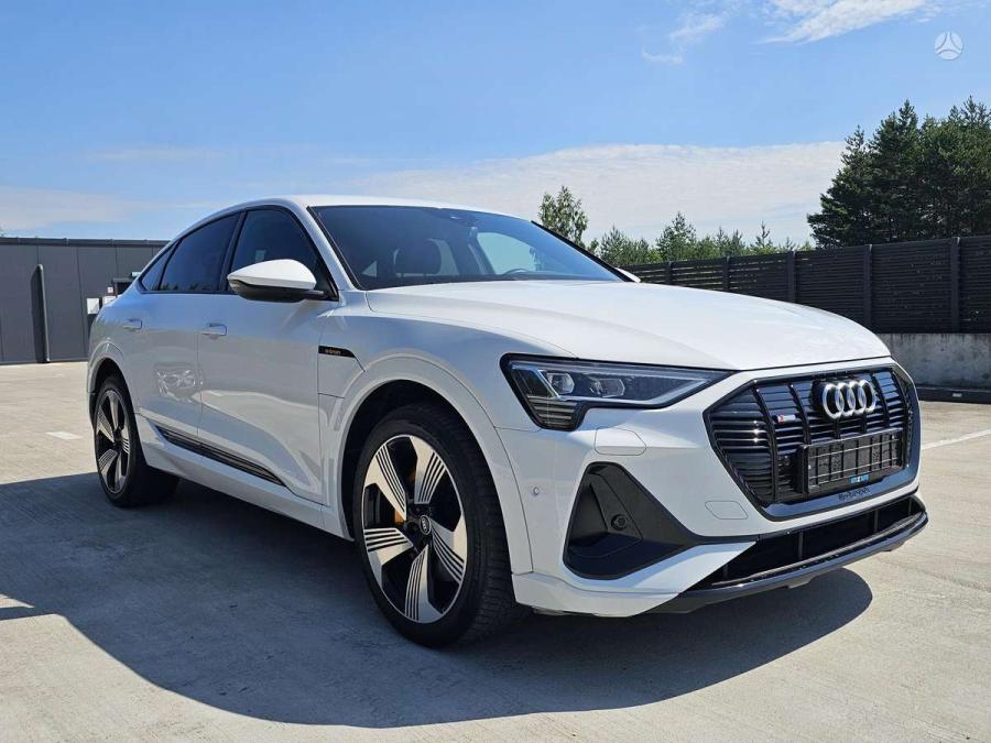 White Audi E-Tron 2022 in Vilnius, with an engine capacity of 0.00 L and mileage of 139 thousand km for 28800 €, photo 3 on AUTOMOTO.COM.LV