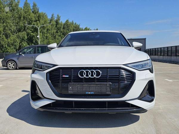 Белый Ауди E-Tron 2022 в Вильнюс, объемом двигателя 0.00 л и пробегом 139 тыс. км за 28800 €, фото 3 на AUTOMOTO.COM.LV