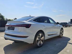 White Audi E-Tron 2022 in Vilnius, with an engine capacity of 0.00 L and mileage of 139 thousand km for 28800 €, photo 5 on AUTOMOTO.COM.LV