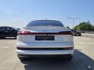 White Audi E-Tron 2022 in Vilnius, with an engine capacity of 0.00 L and mileage of 139 thousand km for 28800 €, photo 7 on AUTOMOTO.COM.LV