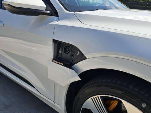 White Audi E-Tron 2022 in Vilnius, with an engine capacity of 0.00 L and mileage of 139 thousand km for 28800 €, photo 8 on AUTOMOTO.COM.LV