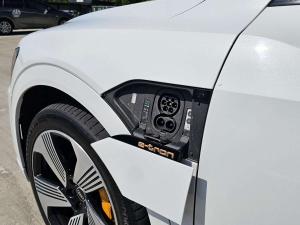 White Audi E-Tron 2022 in Vilnius, with an engine capacity of 0.00 L and mileage of 139 thousand km for 28800 €, photo 9 on AUTOMOTO.COM.LV