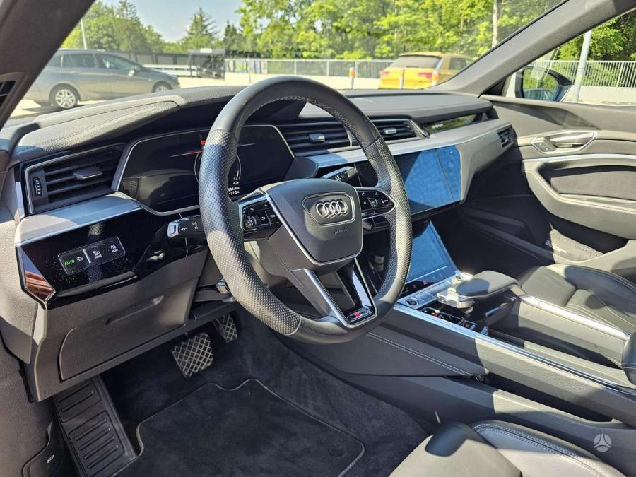 White Audi E-Tron 2022 in Vilnius, with an engine capacity of 0.00 L and mileage of 139 thousand km for 28800 €, photo 14 on AUTOMOTO.COM.LV