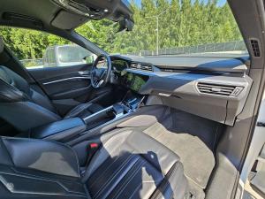 White Audi E-Tron 2022 in Vilnius, with an engine capacity of 0.00 L and mileage of 139 thousand km for 28800 €, photo 15 on AUTOMOTO.COM.LV