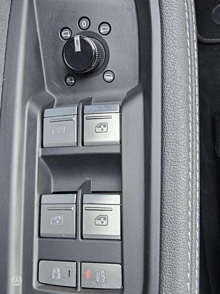 White Audi E-Tron 2022 in Vilnius, with an engine capacity of 0.00 L and mileage of 139 thousand km for 28800 €, photo 26 on AUTOMOTO.COM.LV