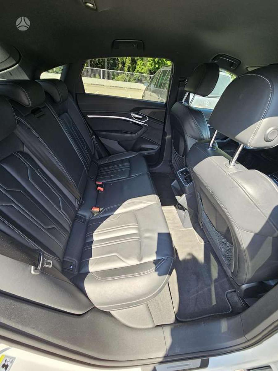 White Audi E-Tron 2022 in Vilnius, with an engine capacity of 0.00 L and mileage of 139 thousand km for 28800 €, photo 34 on AUTOMOTO.COM.LV
