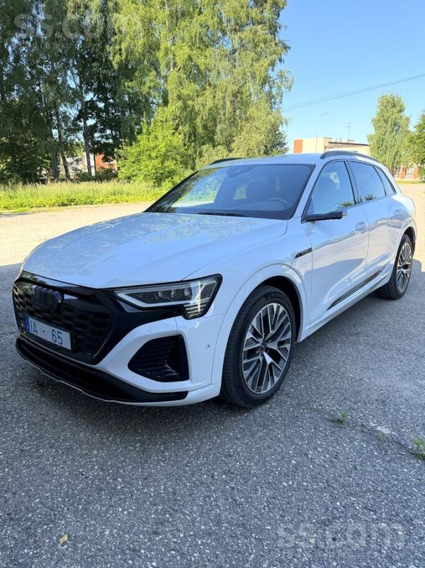 White Audi E-Tron 2023 in Limbazi, with an engine capacity of 0.00 L and mileage of 62 thousand km for 48000 €, photo 1 on AUTOMOTO.COM.LV