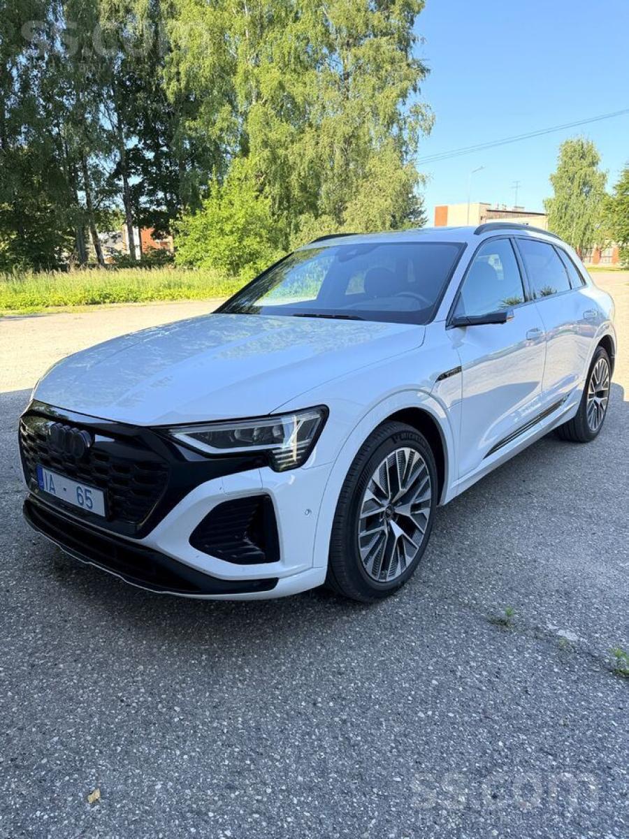White Audi E-Tron 2023 in Limbazi, with an engine capacity of 0.00 L and mileage of 62 thousand km for 48000 €, photo 1 on AUTOMOTO.COM.LV