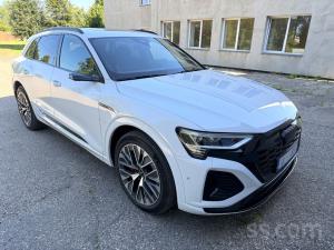 White Audi E-Tron 2023 in Limbazi, with an engine capacity of 0.00 L and mileage of 62 thousand km for 48000 €, photo 4 on AUTOMOTO.COM.LV