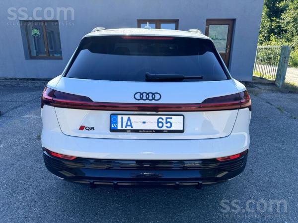 White Audi E-Tron 2023 in Limbazi, with an engine capacity of 0.00 L and mileage of 62 thousand km for 48000 €, photo 4 on AUTOMOTO.COM.LV