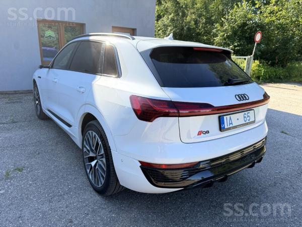 White Audi E-Tron 2023 in Limbazi, with an engine capacity of 0.00 L and mileage of 62 thousand km for 48000 €, photo 5 on AUTOMOTO.COM.LV