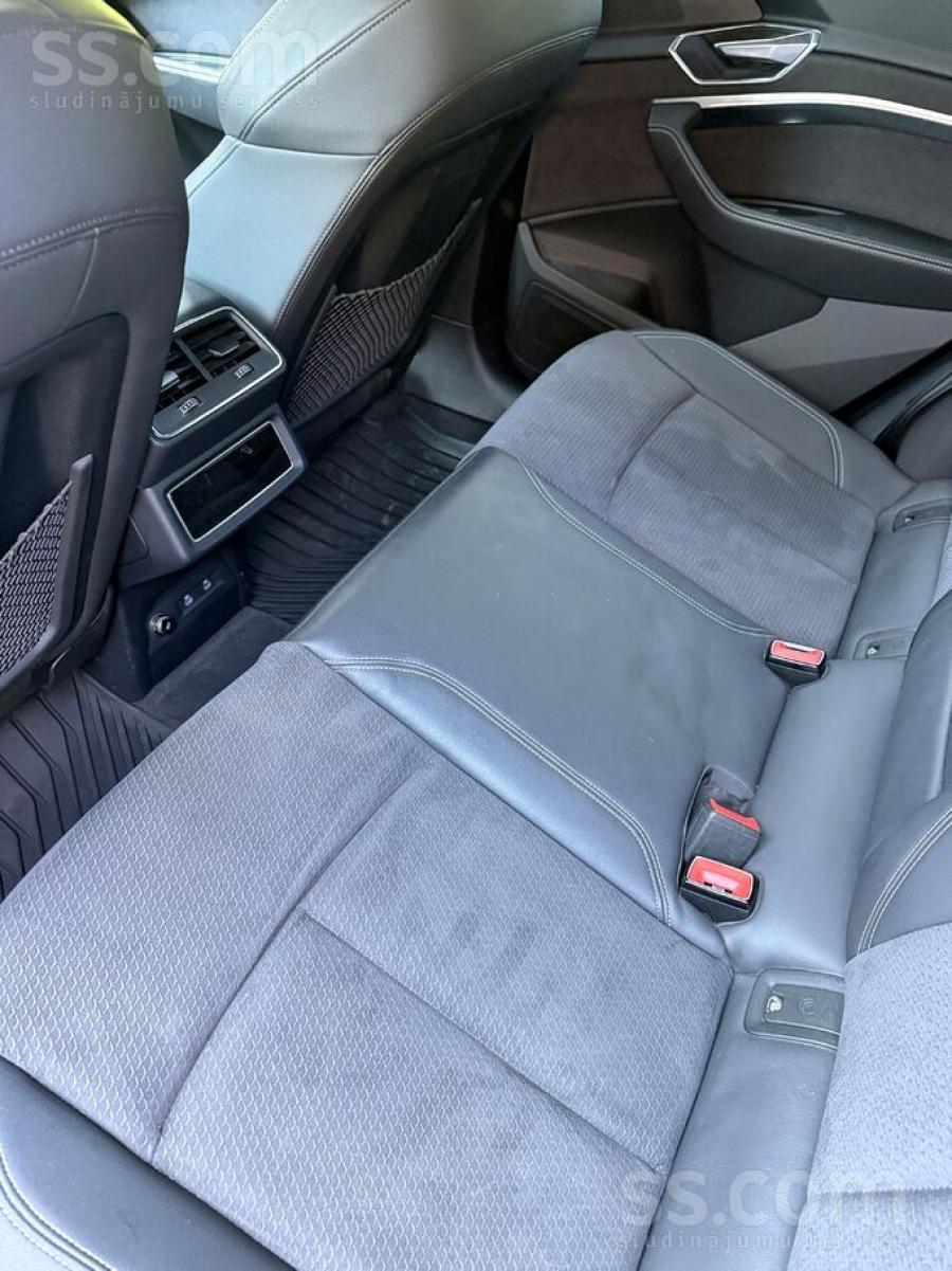 White Audi E-Tron 2023 in Limbazi, with an engine capacity of 0.00 L and mileage of 62 thousand km for 48000 €, photo 7 on AUTOMOTO.COM.LV