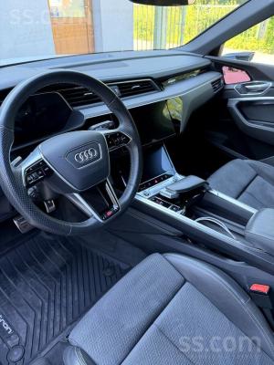 White Audi E-Tron 2023 in Limbazi, with an engine capacity of 0.00 L and mileage of 62 thousand km for 48000 €, photo 8 on AUTOMOTO.COM.LV