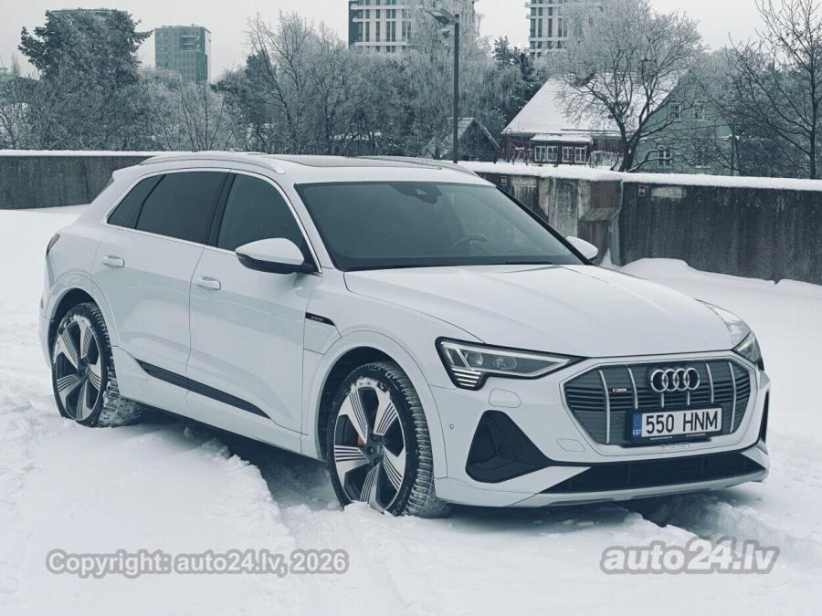 Balts Audi E-Tron 2020 Tallina, ar dzinēja tilpumu 0.00 L un nobraukumu 72 tūkst. km par 39990 €, foto 2 vietnē AUTOMOTO.COM.LV