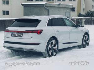 Balts Audi E-Tron 2020 Tallina, ar dzinēja tilpumu 0.00 L un nobraukumu 72 tūkst. km par 39990 €, foto 5 vietnē AUTOMOTO.COM.LV