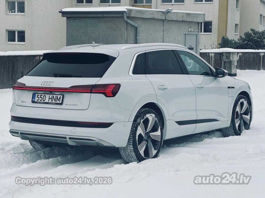 Balts Audi E-Tron 2020 Tallina, ar dzinēja tilpumu 0.00 L un nobraukumu 72 tūkst. km par 39990 €, foto 5 vietnē AUTOMOTO.COM.LV