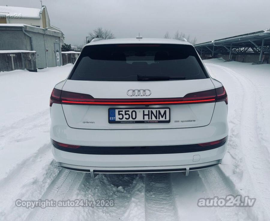 Balts Audi E-Tron 2020 Tallina, ar dzinēja tilpumu 0.00 L un nobraukumu 72 tūkst. km par 39990 €, foto 6 vietnē AUTOMOTO.COM.LV
