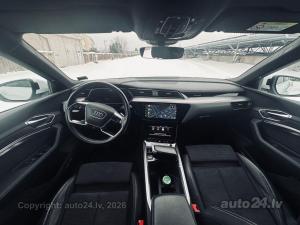 Balts Audi E-Tron 2020 Tallina, ar dzinēja tilpumu 0.00 L un nobraukumu 72 tūkst. km par 39990 €, foto 11 vietnē AUTOMOTO.COM.LV