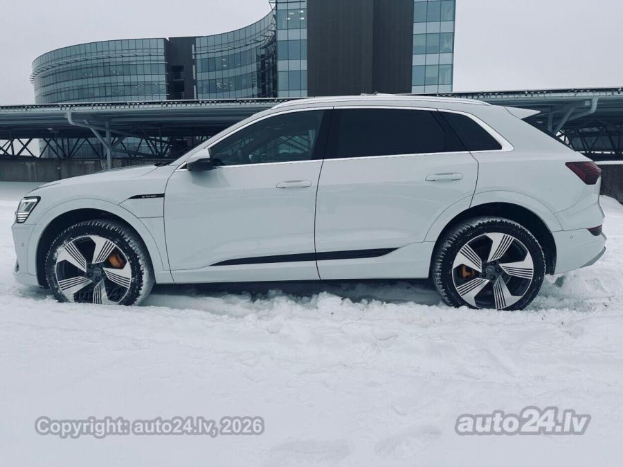 Balts Audi E-Tron 2020 Tallina, ar dzinēja tilpumu 0.00 L un nobraukumu 72 tūkst. km par 39990 €, foto 16 vietnē AUTOMOTO.COM.LV