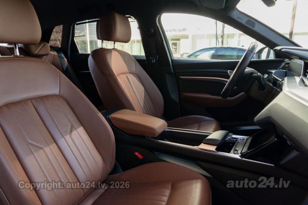 Белый Ауди E-Tron 2021 в Таллин, объемом двигателя 0.00 л и пробегом 75 тыс. км за 29990 €, фото 8 на AUTOMOTO.COM.LV