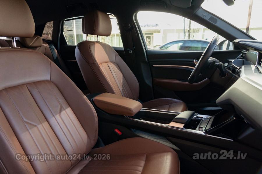 Белый Ауди E-Tron 2021 в Таллин, объемом двигателя 0.00 л и пробегом 75 тыс. км за 29990 €, фото 9 на AUTOMOTO.COM.LV