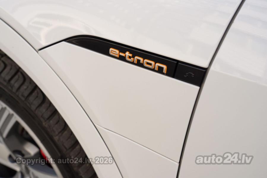 Белый Ауди E-Tron 2021 в Таллин, объемом двигателя 0.00 л и пробегом 75 тыс. км за 29990 €, фото 11 на AUTOMOTO.COM.LV
