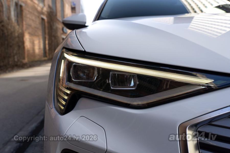Белый Ауди E-Tron 2021 в Таллин, объемом двигателя 0.00 л и пробегом 75 тыс. км за 29990 €, фото 12 на AUTOMOTO.COM.LV