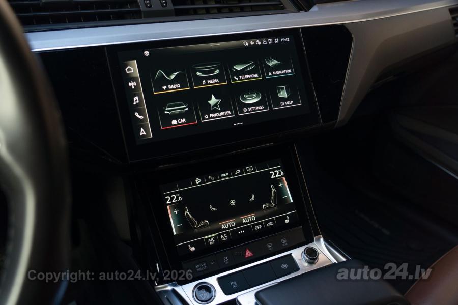 Белый Ауди E-Tron 2021 в Таллин, объемом двигателя 0.00 л и пробегом 75 тыс. км за 29990 €, фото 15 на AUTOMOTO.COM.LV