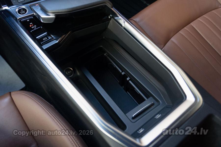 Белый Ауди E-Tron 2021 в Таллин, объемом двигателя 0.00 л и пробегом 75 тыс. км за 29990 €, фото 17 на AUTOMOTO.COM.LV