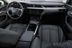 Balts Audi E-Tron 2022 Rīga, ar dzinēja tilpumu 0.00 L un nobraukumu 0 tūkst. km par 29990 €, foto 5 vietnē AUTOMOTO.COM.LV