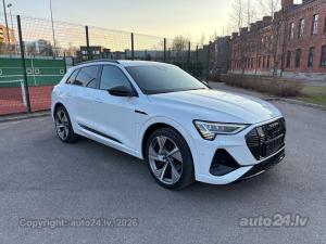 White Audi E-Tron 2022 in Tallinn, with an engine capacity of 0.00 L and mileage of 105 thousand km for 36999 €, photo 4 on AUTOMOTO.COM.LV