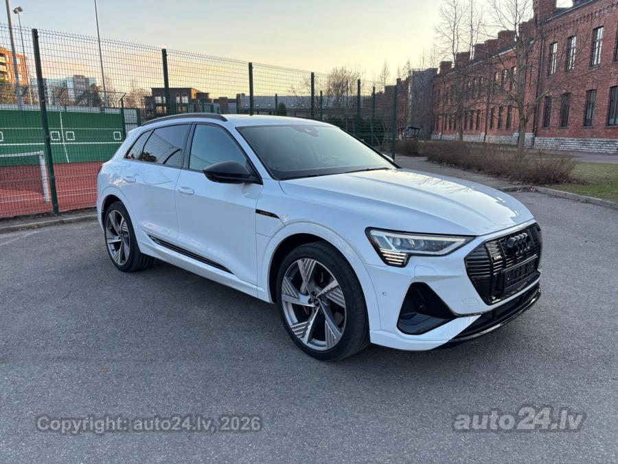 White Audi E-Tron 2022 in Tallinn, with an engine capacity of 0.00 L and mileage of 105 thousand km for 36999 €, photo 4 on AUTOMOTO.COM.LV
