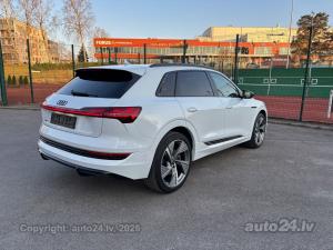 White Audi E-Tron 2022 in Tallinn, with an engine capacity of 0.00 L and mileage of 105 thousand km for 36999 €, photo 8 on AUTOMOTO.COM.LV