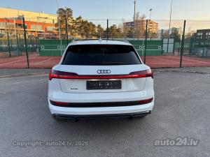 White Audi E-Tron 2022 in Tallinn, with an engine capacity of 0.00 L and mileage of 105 thousand km for 36999 €, photo 9 on AUTOMOTO.COM.LV