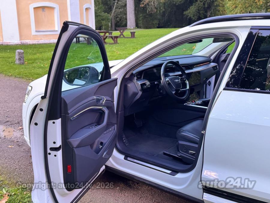 Белый Ауди E-Tron 2023 в Таллин, объемом двигателя 0.00 л и пробегом 25 тыс. км за 44999 €, фото 4 на AUTOMOTO.COM.LV