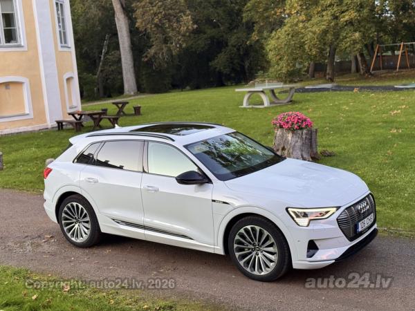 Balts Audi E-Tron 2023 Tallina, ar dzinēja tilpumu 0.00 L un nobraukumu 25 tūkst. km par 44999 €, foto 6 vietnē AUTOMOTO.COM.LV