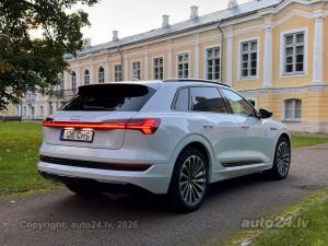 Белый Ауди E-Tron 2023 в Таллин, объемом двигателя 0.00 л и пробегом 25 тыс. км за 44999 €, фото 7 на AUTOMOTO.COM.LV