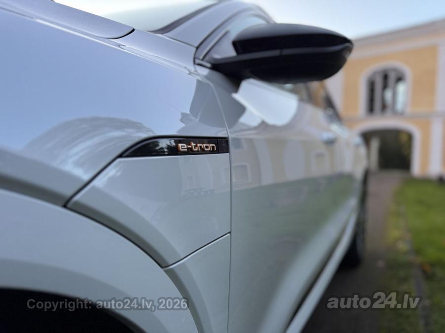 Белый Ауди E-Tron 2023 в Таллин, объемом двигателя 0.00 л и пробегом 25 тыс. км за 44999 €, фото 10 на AUTOMOTO.COM.LV