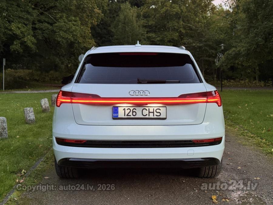 Белый Ауди E-Tron 2023 в Таллин, объемом двигателя 0.00 л и пробегом 25 тыс. км за 44999 €, фото 13 на AUTOMOTO.COM.LV