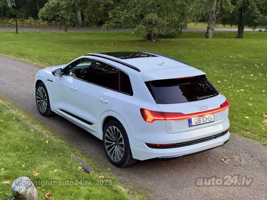 Белый Ауди E-Tron 2023 в Таллин, объемом двигателя 0.00 л и пробегом 25 тыс. км за 44999 €, фото 14 на AUTOMOTO.COM.LV