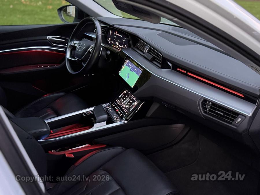 Белый Ауди E-Tron 2023 в Таллин, объемом двигателя 0.00 л и пробегом 25 тыс. км за 44999 €, фото 16 на AUTOMOTO.COM.LV