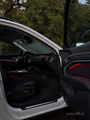 Белый Ауди E-Tron 2023 в Таллин, объемом двигателя 0.00 л и пробегом 25 тыс. км за 44999 €, фото 20 на AUTOMOTO.COM.LV