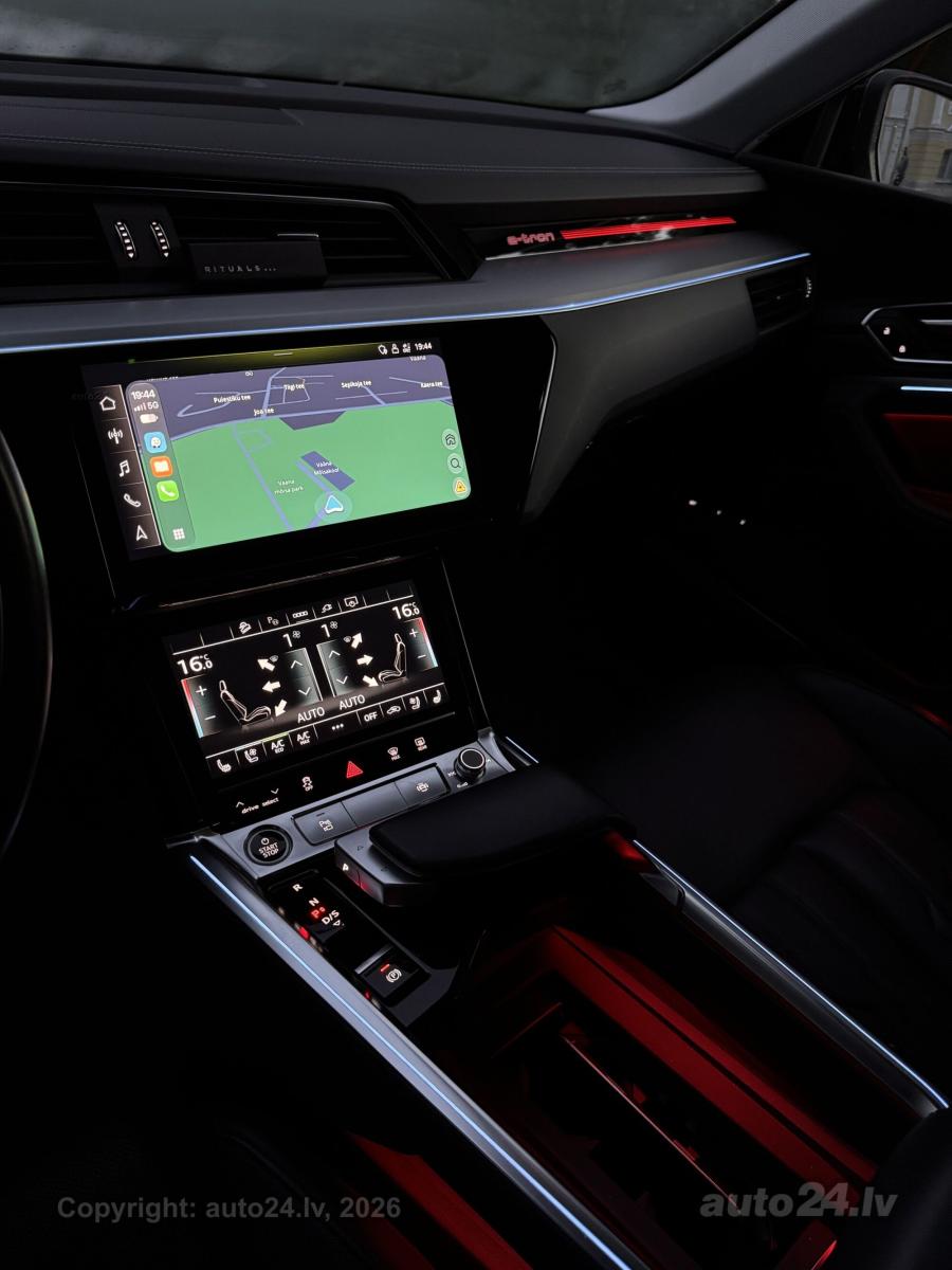 Белый Ауди E-Tron 2023 в Таллин, объемом двигателя 0.00 л и пробегом 25 тыс. км за 44999 €, фото 24 на AUTOMOTO.COM.LV