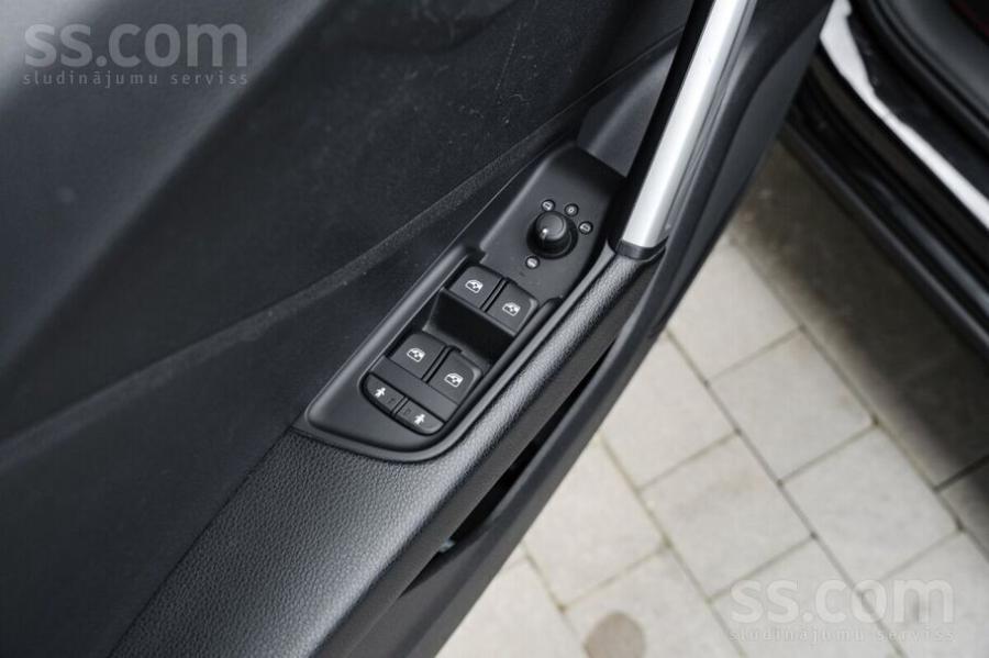 Black Audi Q2 2017 in Riga, with an engine capacity of 1.40 L and mileage of 81 thousand km for 17050 €, photo 8 on AUTOMOTO.COM.LV